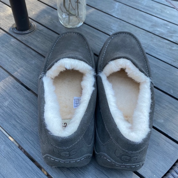 UGG | Shoes | Ugg Slippers Size 9 | Poshmark